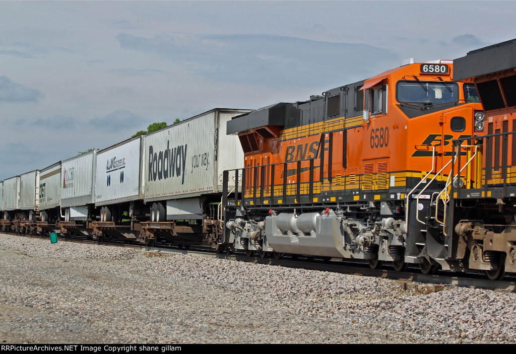 BNSF 6580 New C4 Gevo trails 3rd on a Wb z train!!!